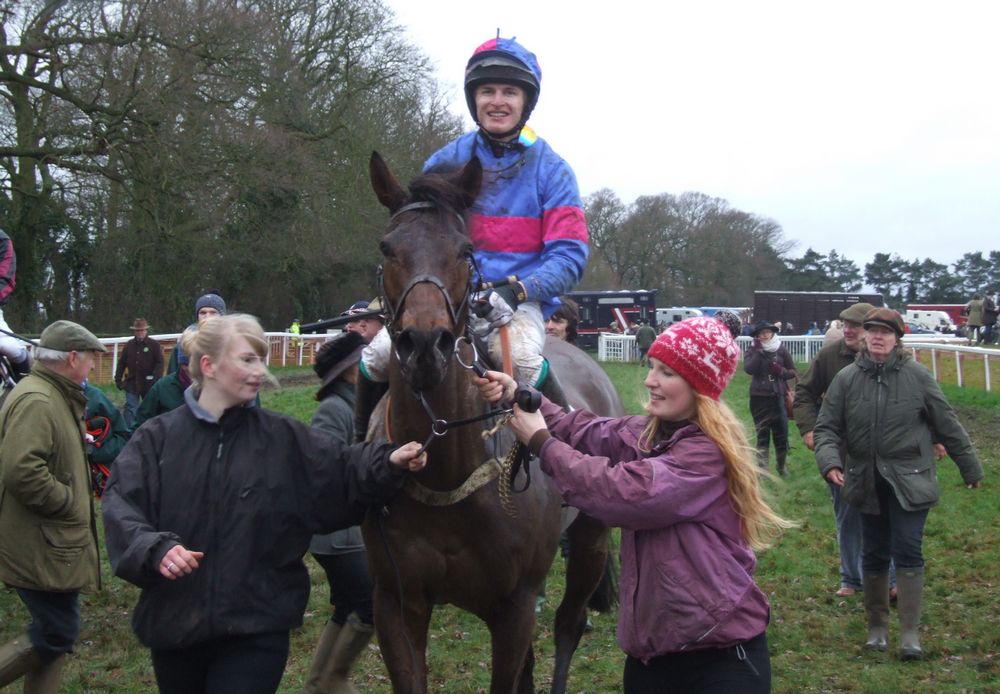 DOUBLE FOR PHIL ROWLEY AT COTTENHAM | Pointing West Mercian